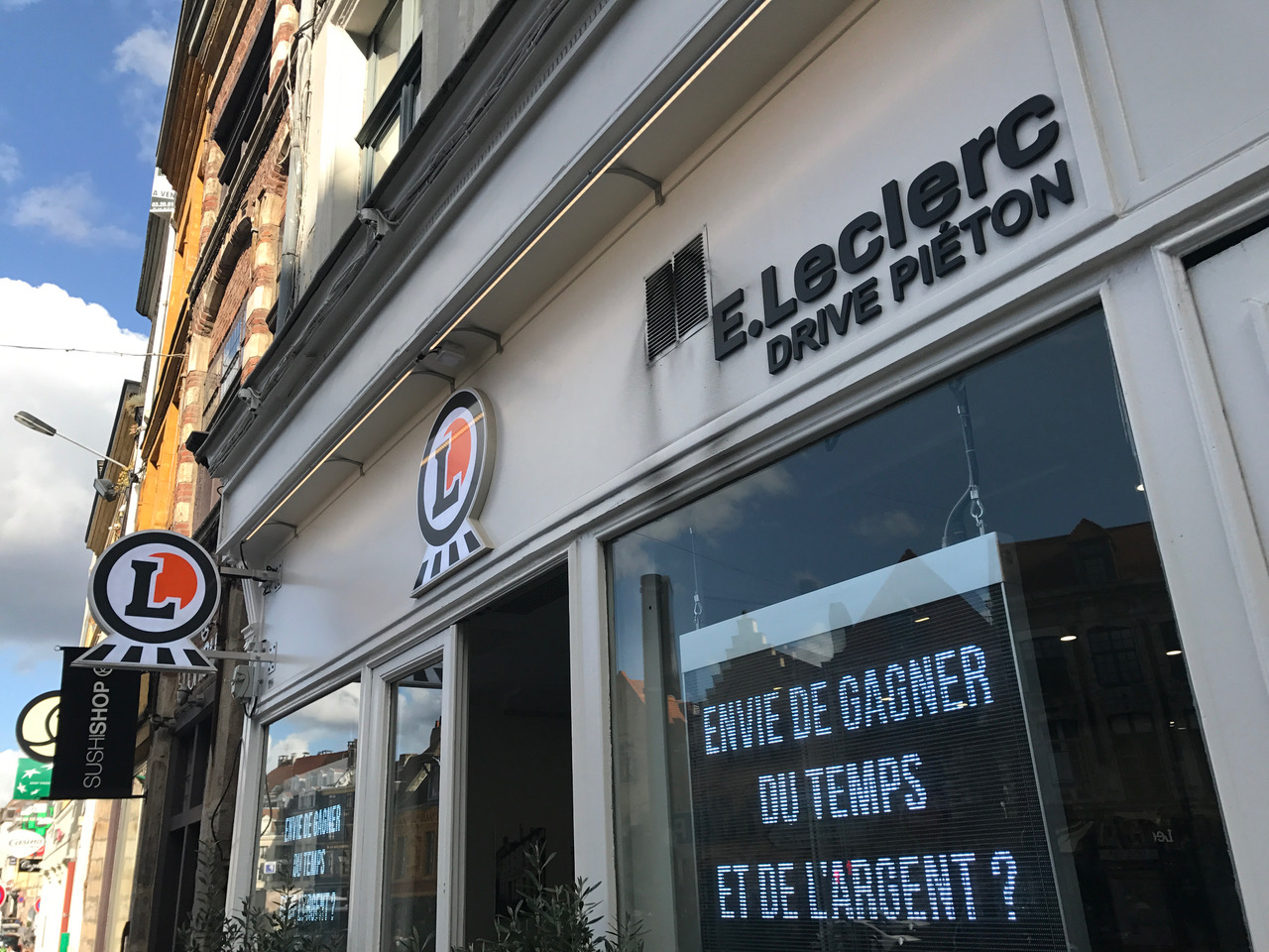 SMART SHOPPING: The shopping experience becomes easier, simpler and ...